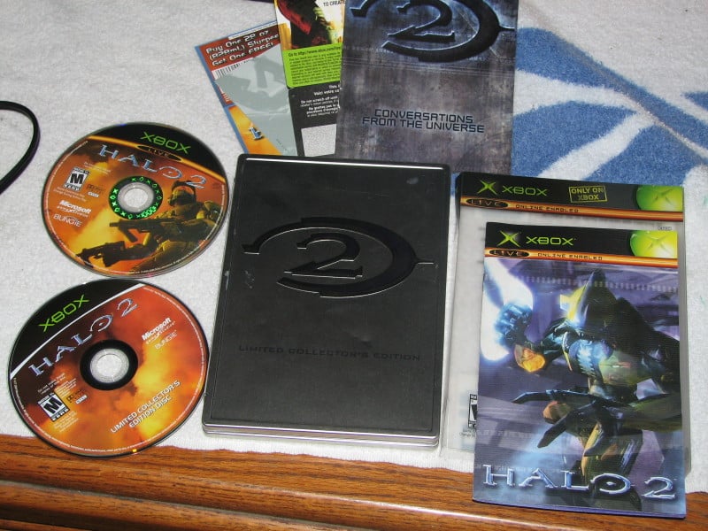 File:Halo 2 LCE case and extras.jpg - Halopedia, the Halo wiki